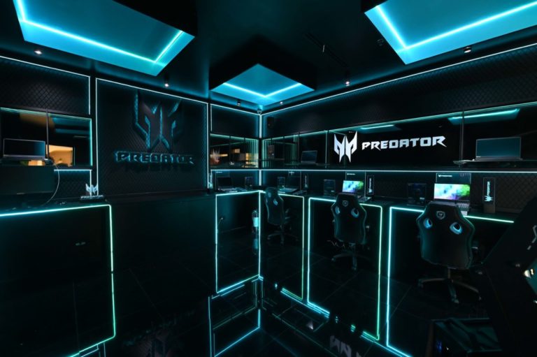 Acer flagship store opens at SM Megamall