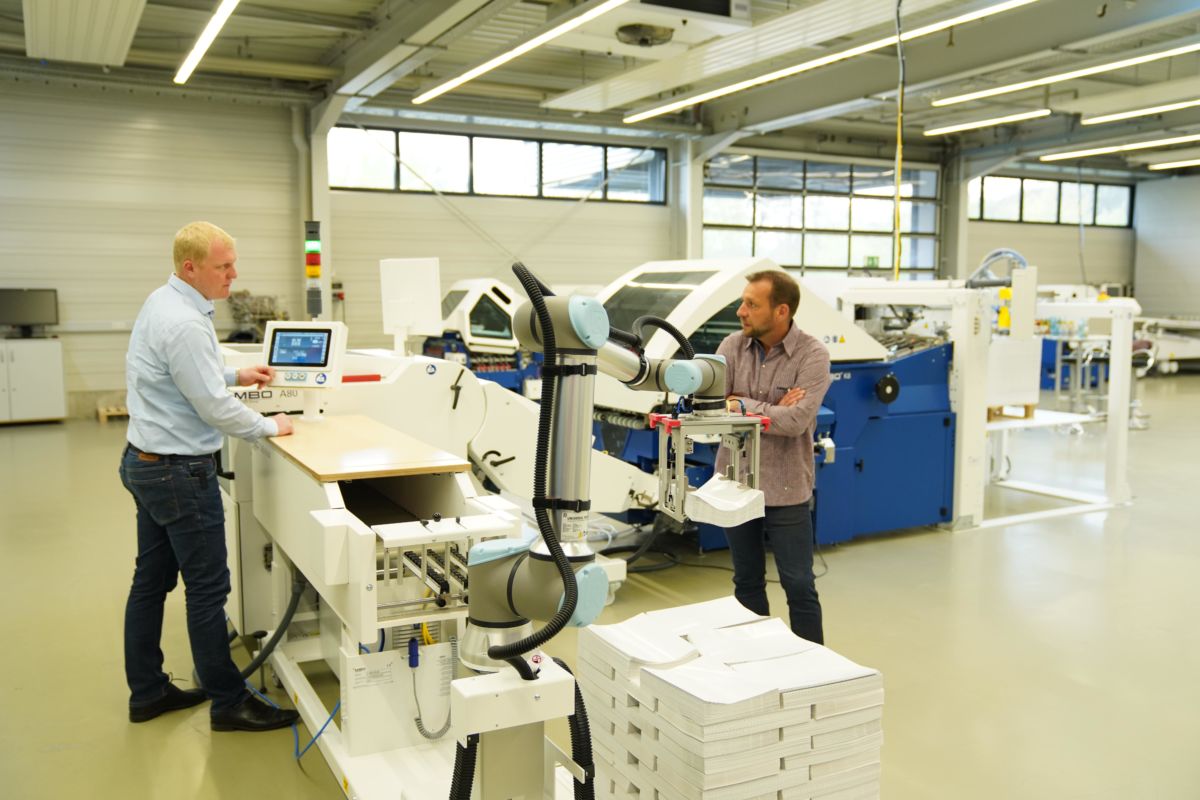 Universal Robots UR10e enhanced with 25% greater payload