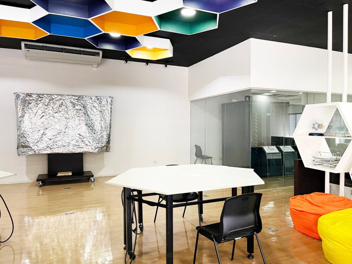 Acer supercomputer boosts AIM artificial intelligence education