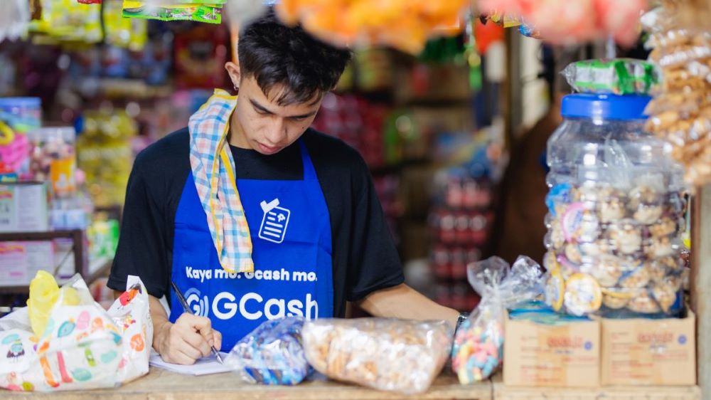 GCash waives QR transaction fees for micro-merchants